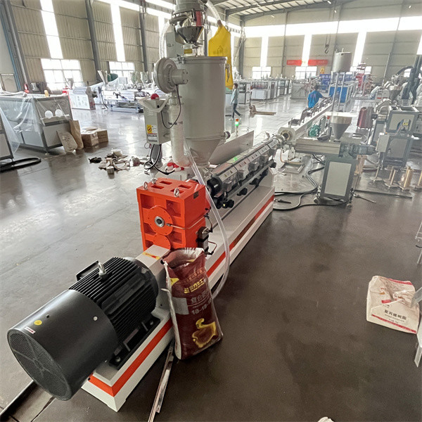 Automatic Plastic Pipe Machine Manufacturers Industrial PE pipe ...